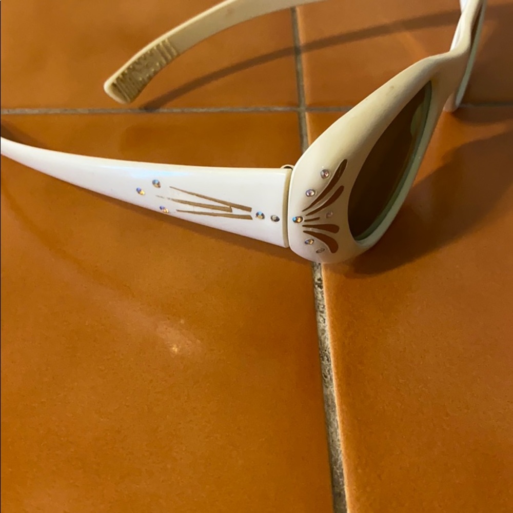 Very Vintage Sun Glasses - Gem